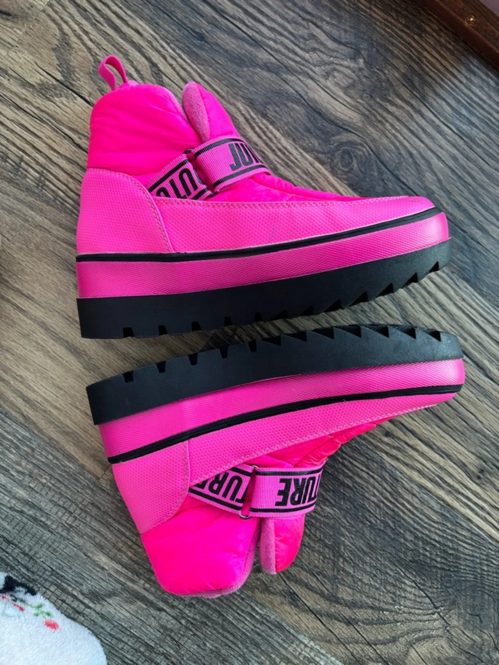 Juicy Couture | Shoes | Juicy Couture Vibrant Pink Platform Sneakers ...